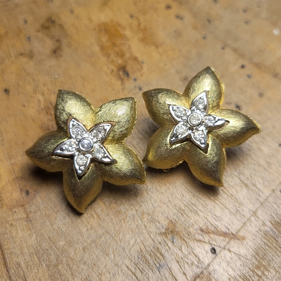 Vintage | Jewelry | Vintage Gold Star Flower Clip On Earrings | Poshmark